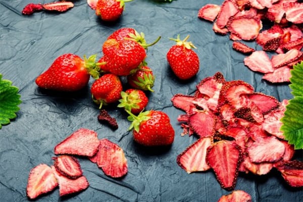 How To Make Dehydrated Strawberries | The Ultimate Guide